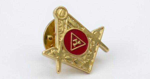 Gilt RA Chapter badge with SQ & Compass